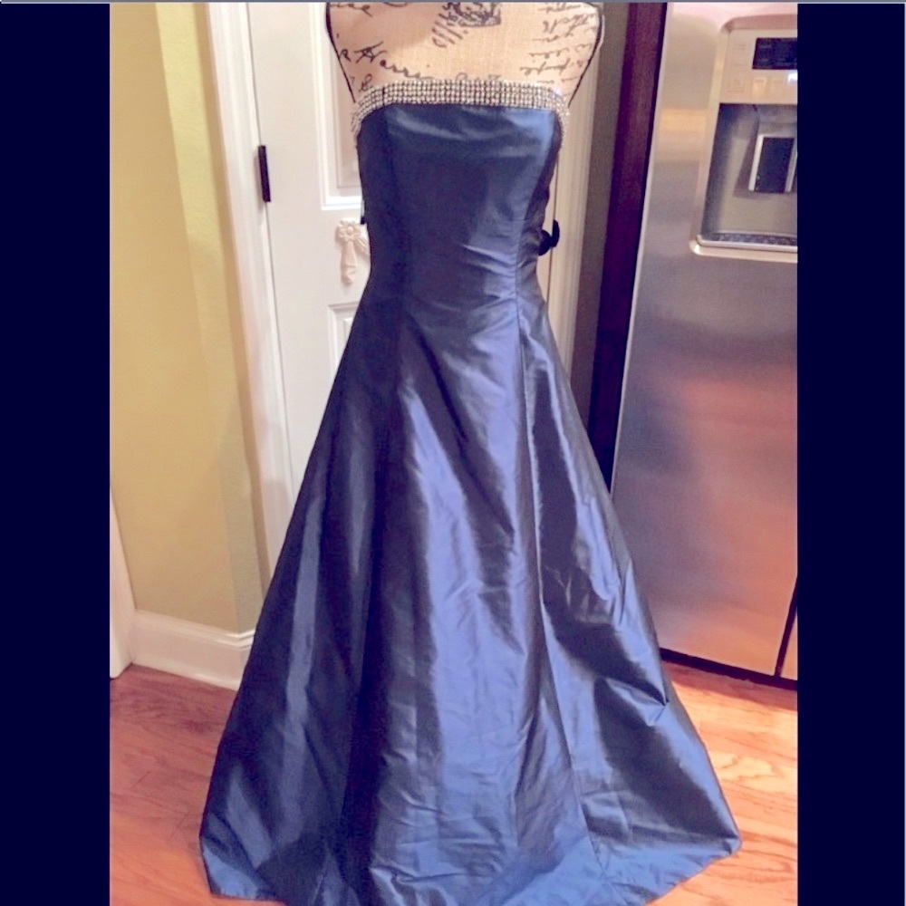 Emeral Or Midnight Blue By Precious Formals Sz 8 - Gem
